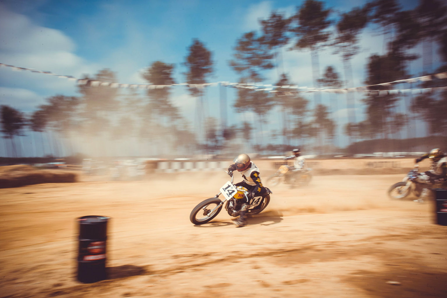 Wheels and Waves - An ideal space of freedom for encounters and ...